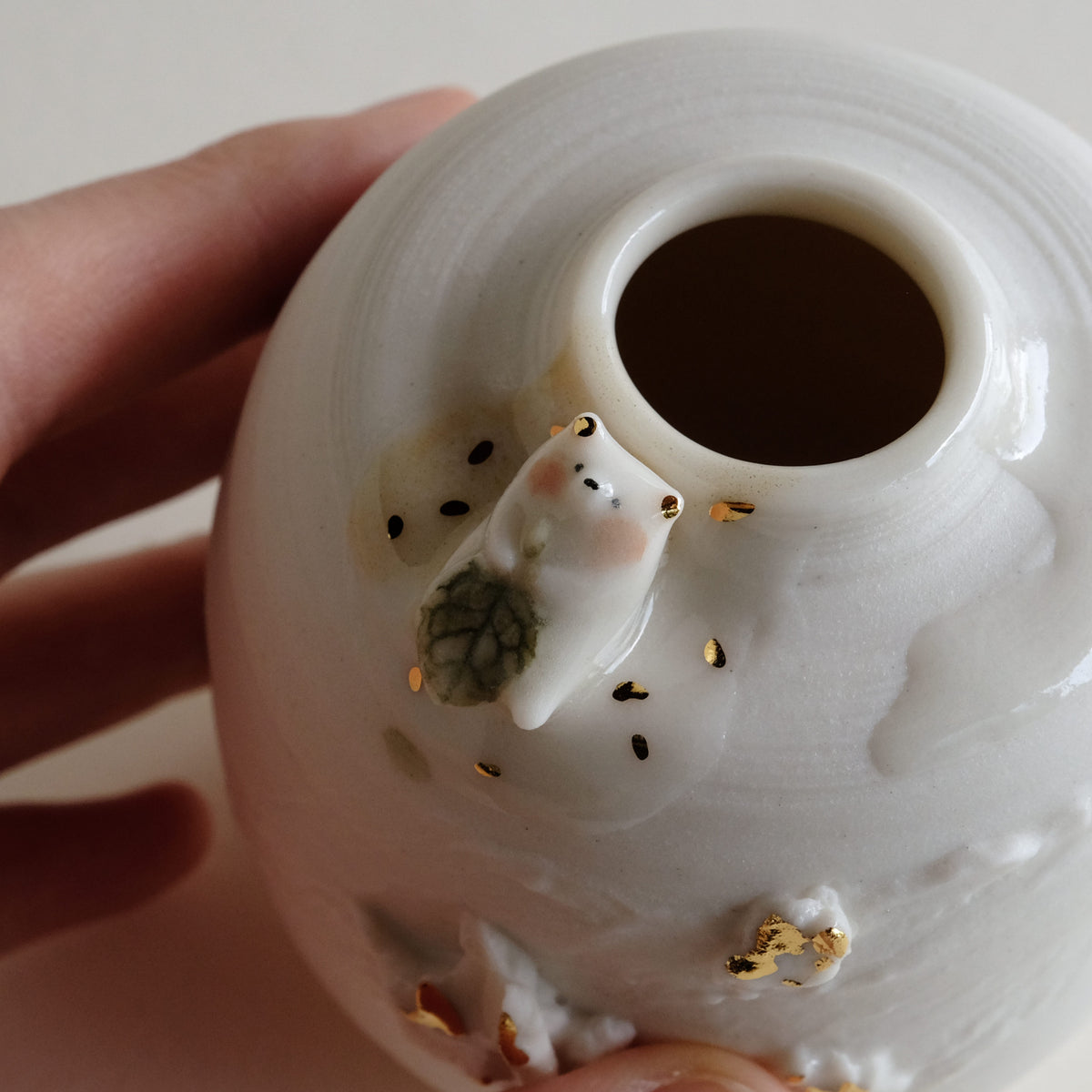 Porcelain Leaf Bear Vase – Lithops Studio