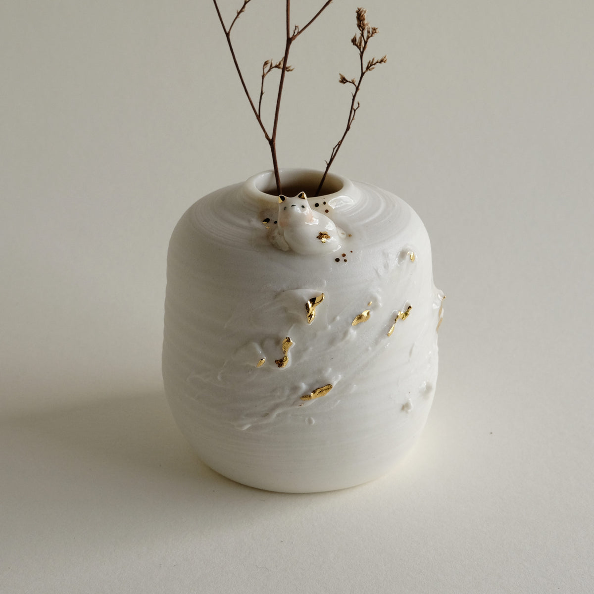 Porcelain Curled Fox Vase – Lithops Studio